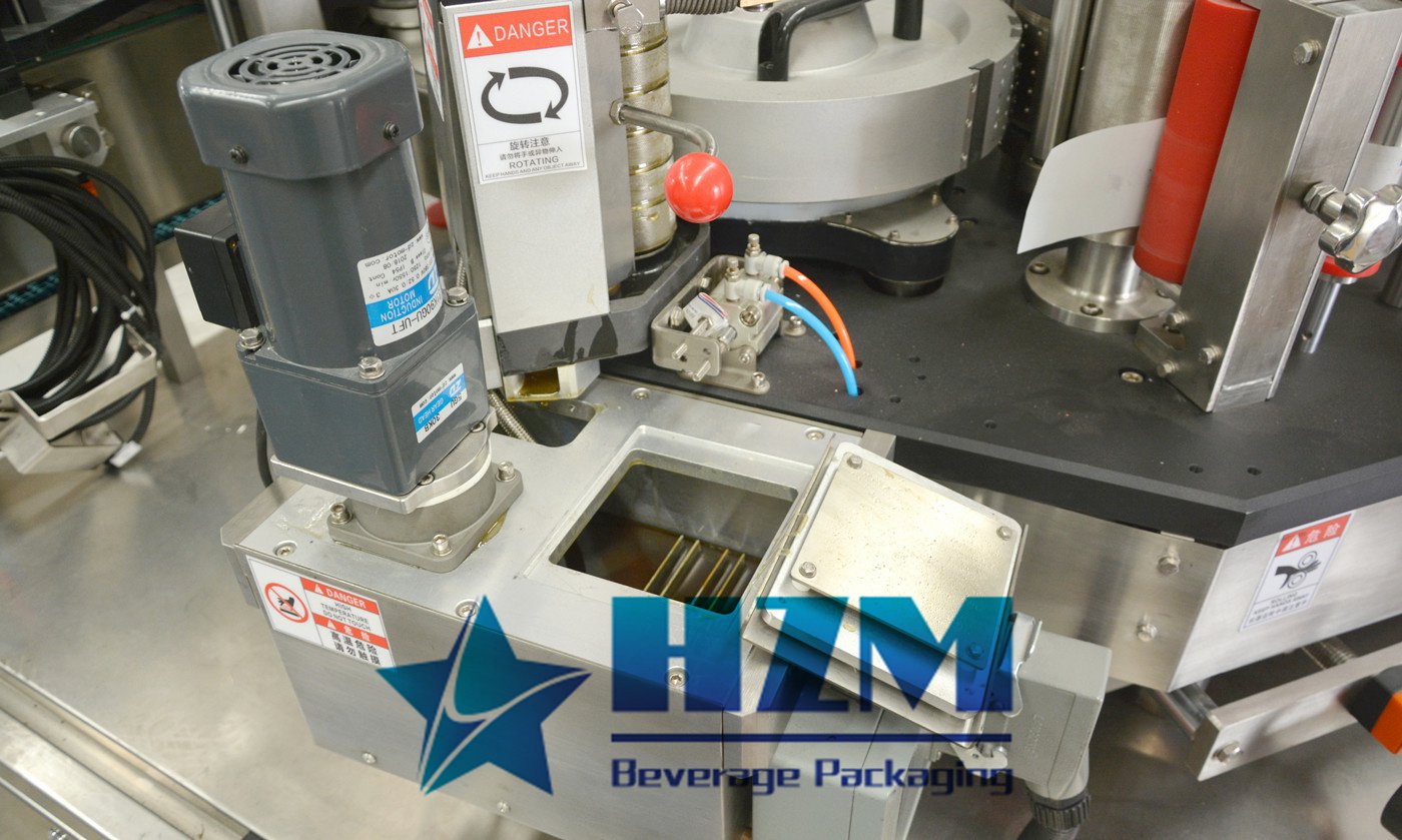 Automatic Linear Type Hot Glue Labeling Machine - Huazhen Machinery